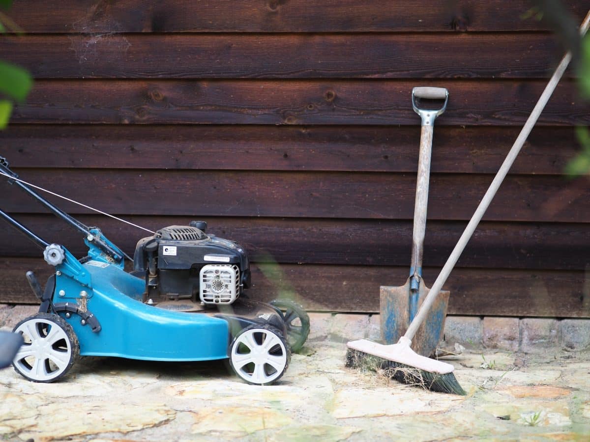Quels outils utiliser pour nettoyer son jardin ? - C mon web Quels outils utiliser pour nettoyer son jardin ? - C mon web